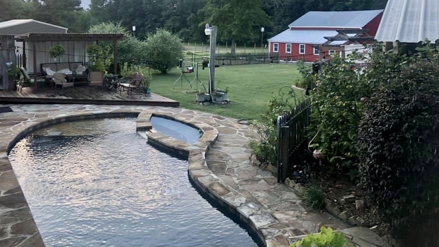 POOL AND SPA – Moe & Willie's B&B and Gift Shop